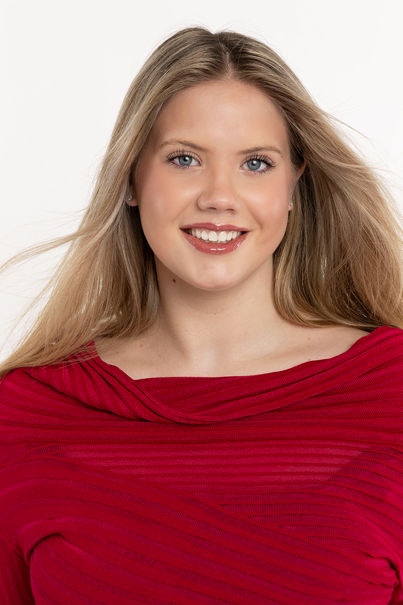 Mackenzie R | New View Modeling