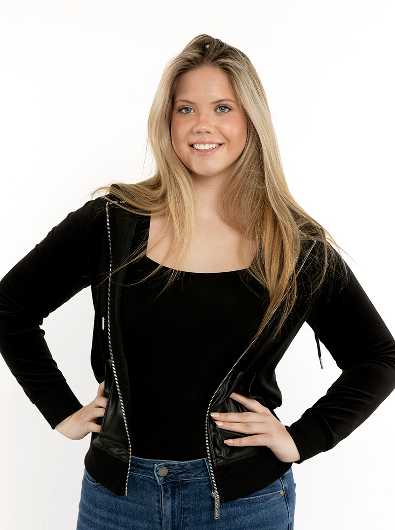 Mackenzie R | New View Modeling